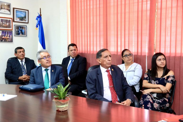 IML recibe visita de expertos del Ministerio Público de Perú - Corte ...